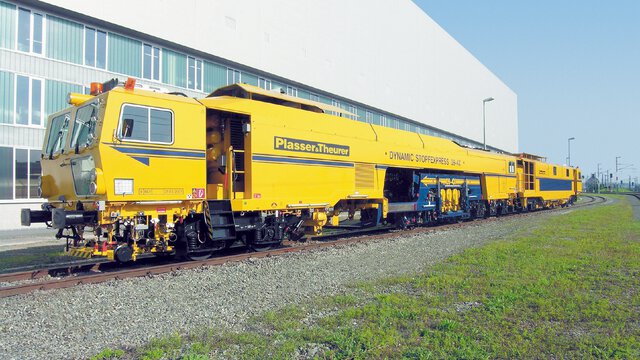 Automatic and turbo transmissions for rail vehicles | Voith