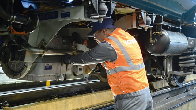 Automatic and turbo transmissions for rail vehicles | Voith