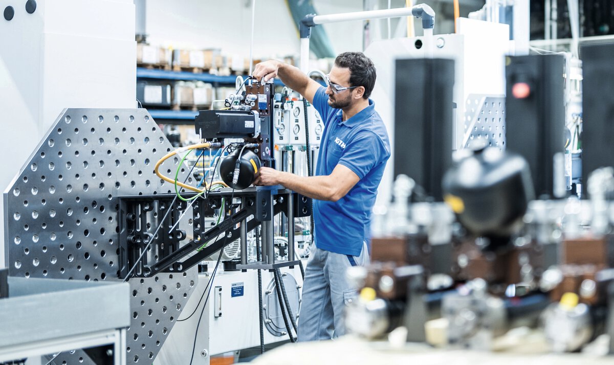Hydraulic systems, components and self-contained servo drives | Voith